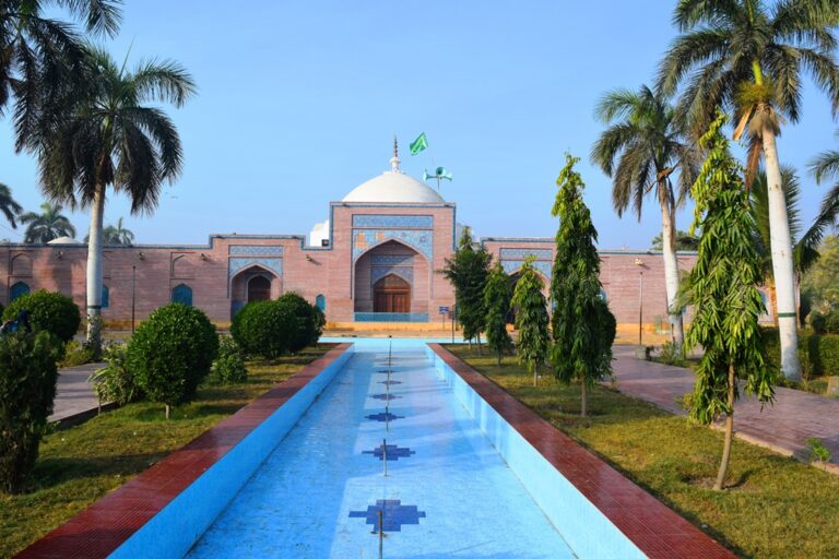 Top 12 Most Beautiful Mosques in Pakistan – Architecture & History - Saiyah