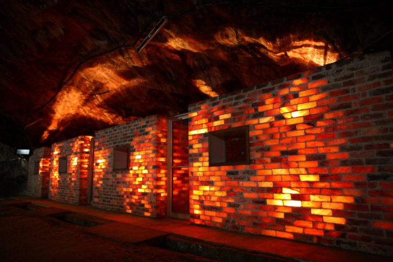 Khewra Salt Mine Pakistan: The Red Himalayan Salt - Saiyah